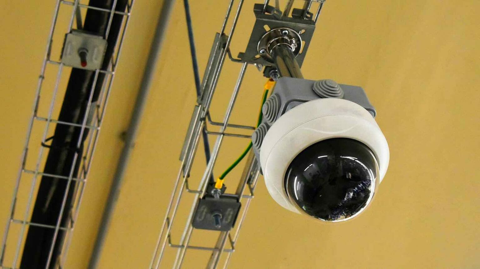 How To Destroy A Security Camera 8 Tricks Methods