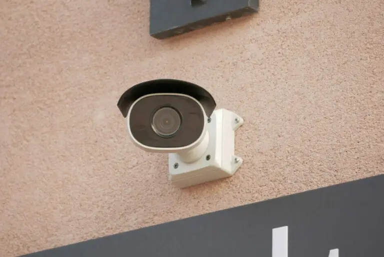 Can Security Cameras Read License Plates at Night?